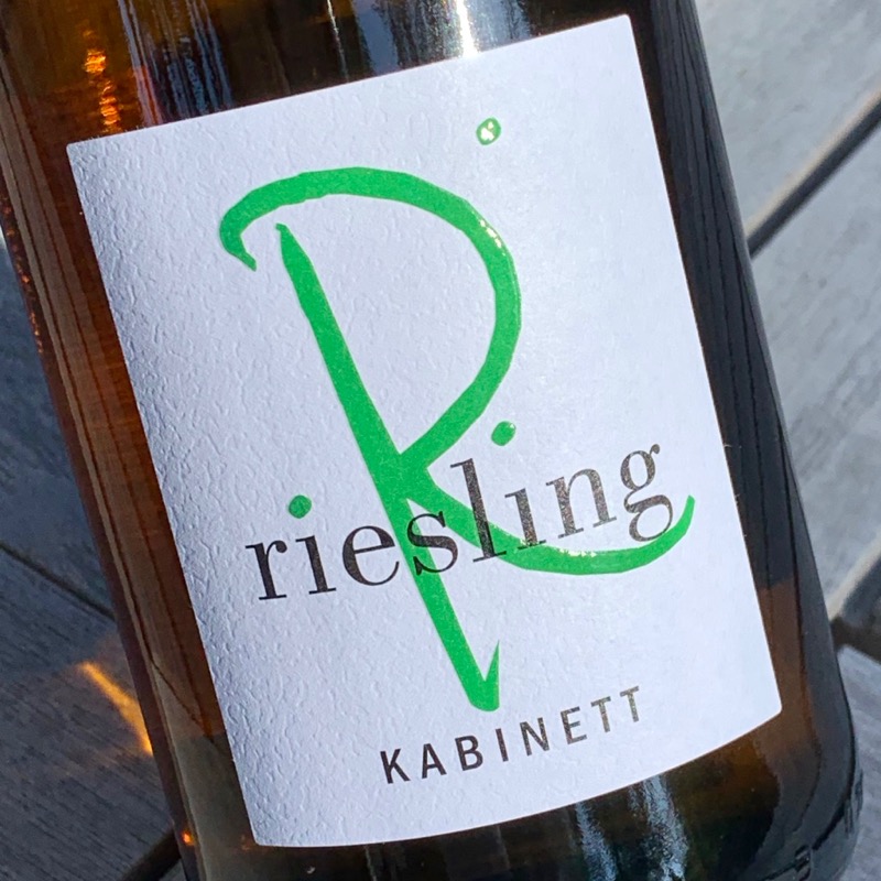 A World of White Wines for Summer Sipping and Beyond – Pull That Cork